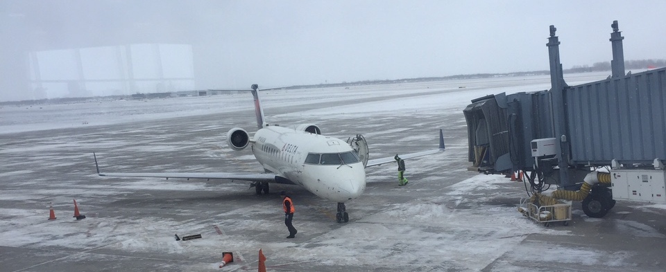 Top 6 Tips for Flying on Snow Days - JP loves LIFE!